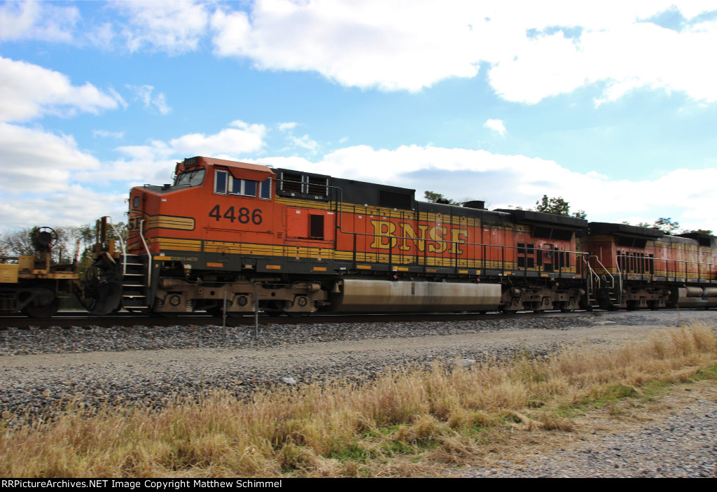 BNSF 4486